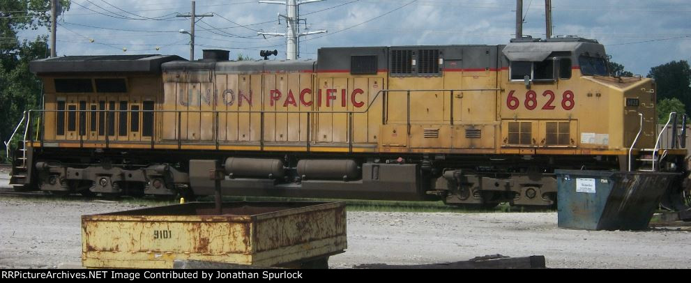 UP 6828, engineer's side